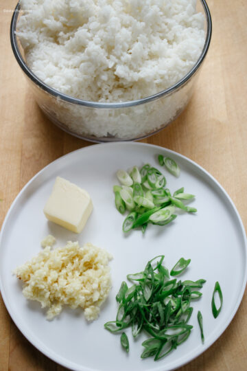Easy Filipino Garlic Fried Rice Recipe (Sinangag)
