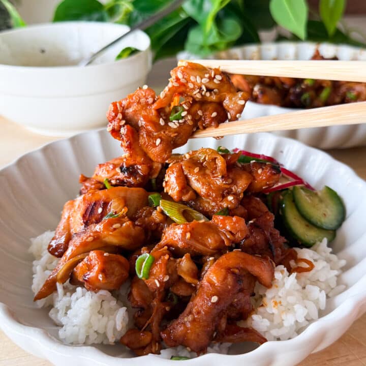 Easy Chicken Bulgogi Recipe (Dak Bulgogi)